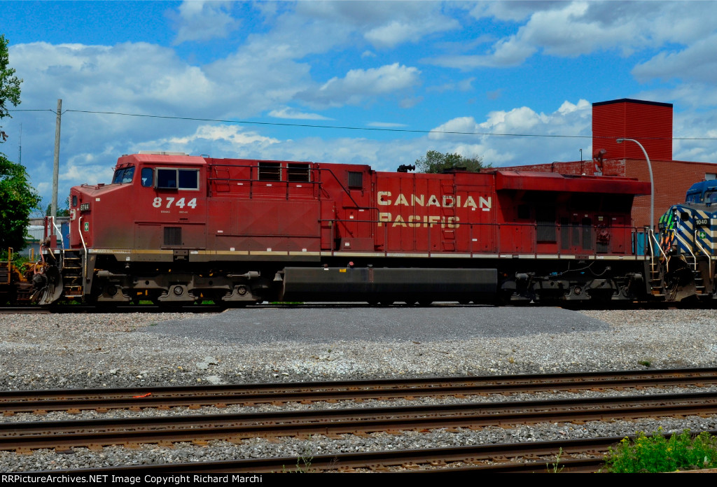 CP 8744